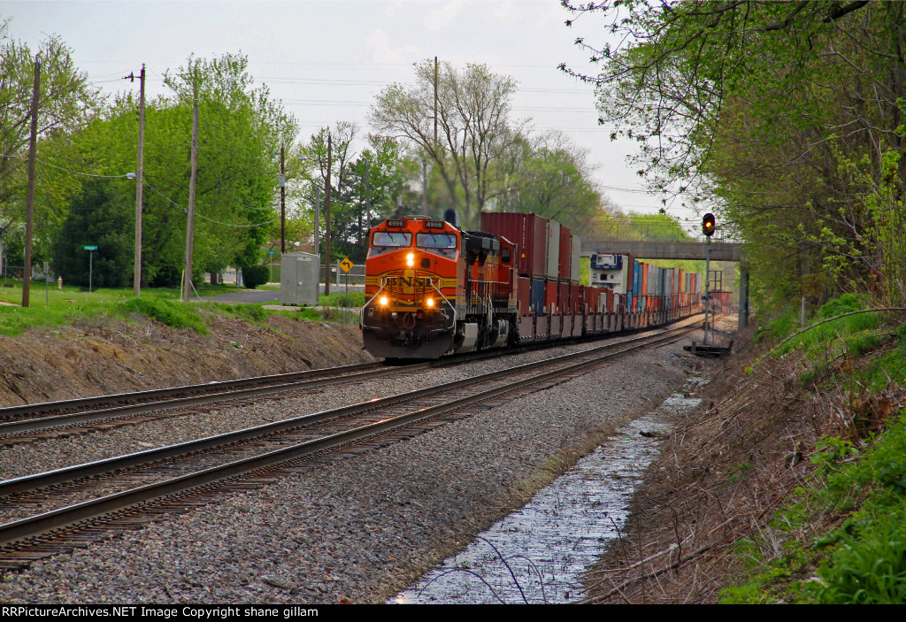 BNSF 4996 Takes a stack train Wb